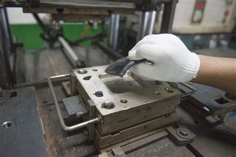 Custom Compression Molding Service Xometry