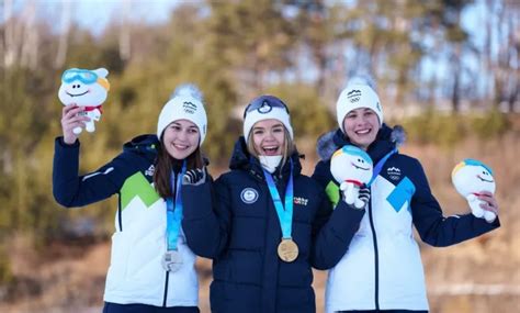 Dvojne Slovenske Stopničke Nordijskih Kombinatork Teja Pavec In Tia