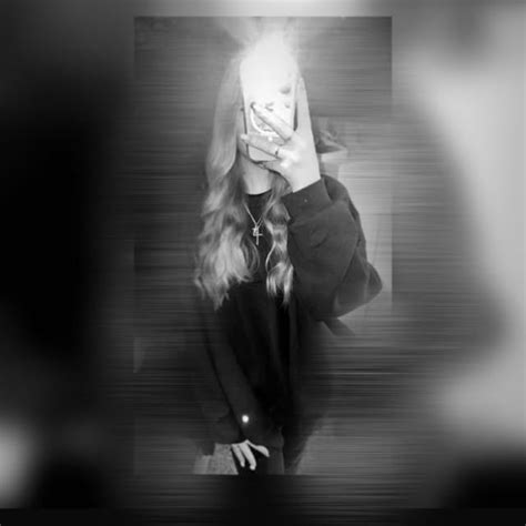 Leonie Leoh013 • Threads Say More