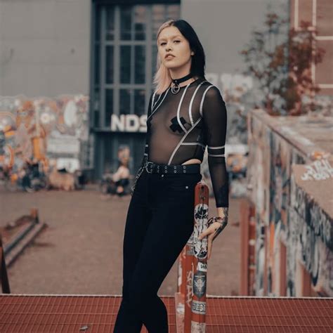 Bex Holland Bexx Holland • Threads Say More