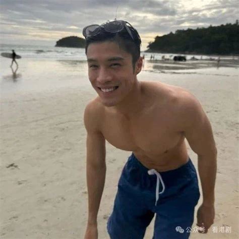 丁子朗泰国大解放 半裸晒爆肌身材丁丁开心大赞