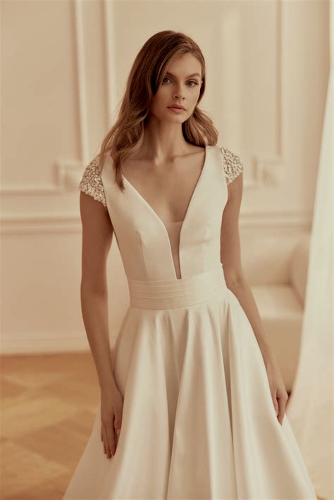 Model 2429 Body Mialavi Suknie ślubne I Akcesoria