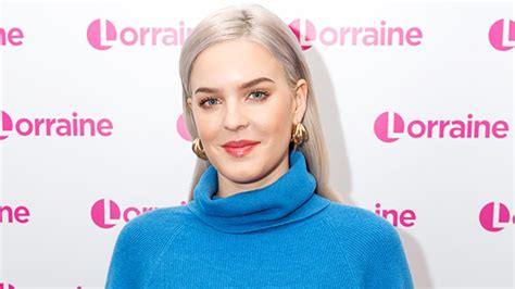 Who Is Anne Marie 5 Things To Know About Singer Who Came Out As Bisexual Hollywood Life