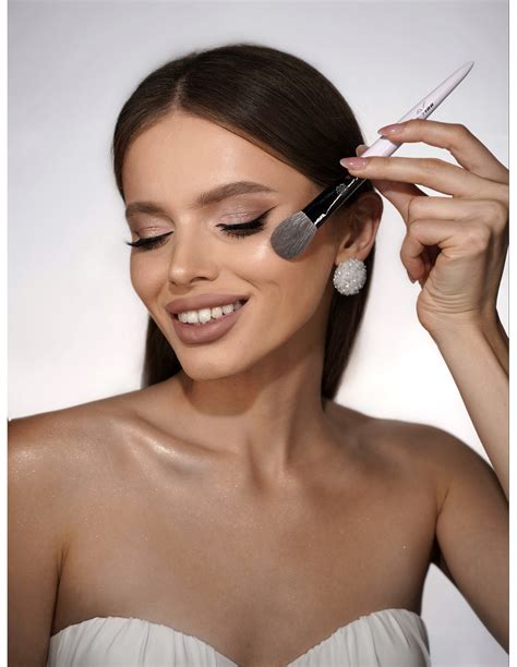 Пензель для хайлайтера та корекції обличчя Mriya