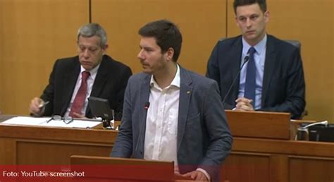 Објављени приватни снимци Иван Пернар у кревету са порно глумицом