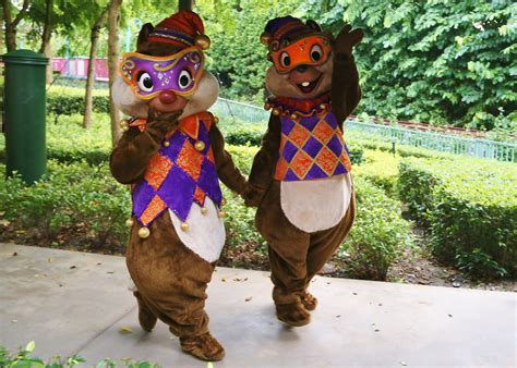 Fantasy Garden Chip N Dale Chip N Dale Park Life Chip And Dale
