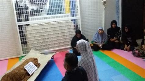 Putri Komeng Meninggal Dunia Awalnya Batuk Dan Tersedak