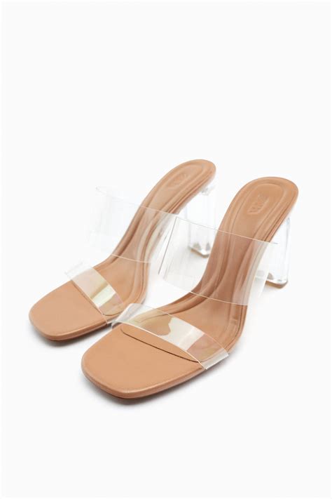 Jennifer Aniston Proves Naked Shoes Are Always A Good Idea Who What Wear
