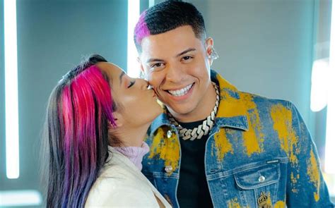 Esposa De Eduin Caz Revela Qué Guarda El Cantante De Sus Conciertos