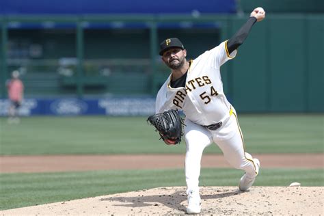 Martín Pérez Returns For Pirates