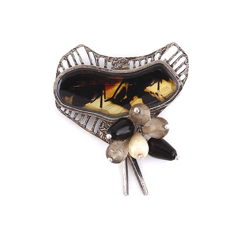 ぴn Aroaf アンマリーシャニョン｜anne Marie Chagnon