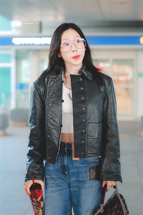 더쿠 니트 태연 Vs 가죽자켓 태연