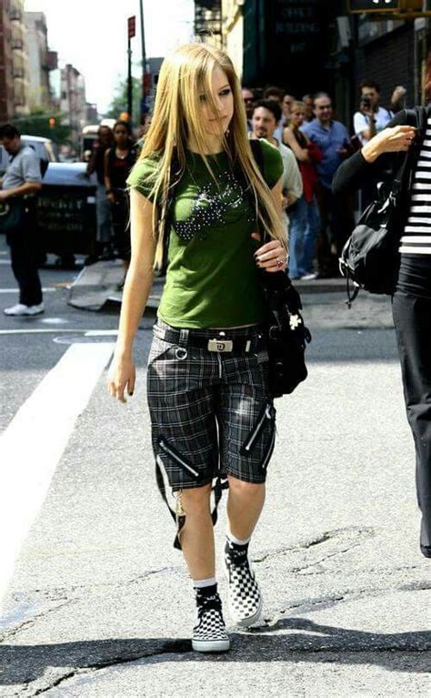 Pin By Katie Shea On Artists Bands Musicians Fashion Avril Lavigne