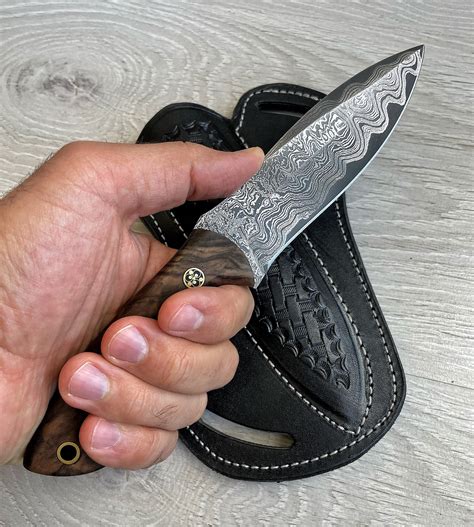 Real Damascus Hunting Knife Walnut Wood Handle Full Tang Edc