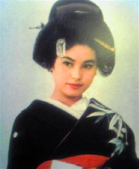 靠美色上位成总统夫人，一生放浪不羁，到了晚年还大跳钢管舞