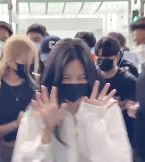 Pin By Jennie On Candids Blackpink Concert Candid