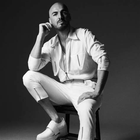 Soner Sarıkabadayı “tamamlayamayabiliyorum” Söz Müzik