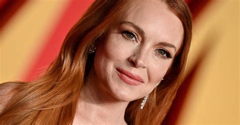 Lindsay Lohan Shuts Down Pressure To Snap Back After Birth Huffpost