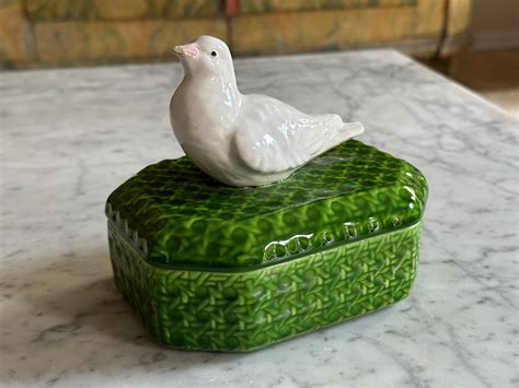 Vintage 1970s Italian Ceramic Lidded Box With And Dove Accent For Sale