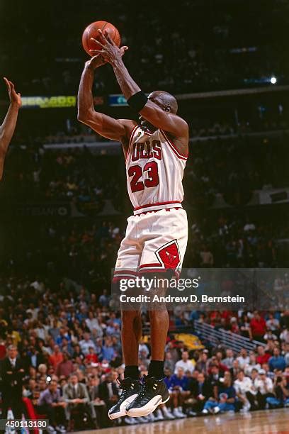 Michael Jordan Shooting Photos And Premium High Res Pictures Getty Images