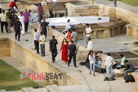 Raees Raees Cast Fan Photos Raees Photos Images Pictures 39258 Filmibeat