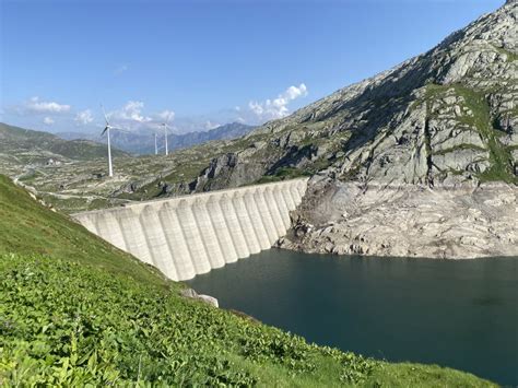 Staudamm Lucendro Oder Betondamm Am Stausee Lago Di Lucendro Im