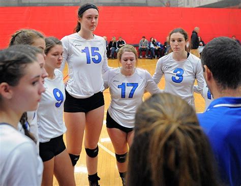 At 6 Foot 8 Illinois High School Volleyball Player Dana Rettke Has No
