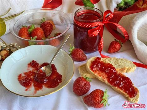 Marmellata Di Fragole Una Rosa In Cucina