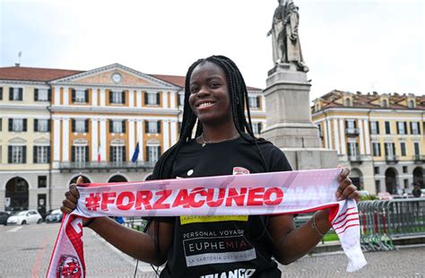 Anna Adelusi Completa Il Reparto Opposti Di Cuneo Granda Volley Volley News