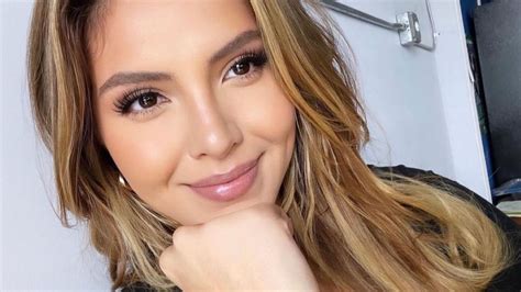 Luciendo Lencería Nicol Ramírez Deja Poco A La Imaginación En Una