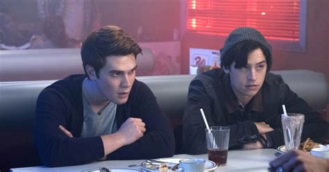 Riverdale S Jughead Sparks Anger From Fans After Onscreen Kiss
