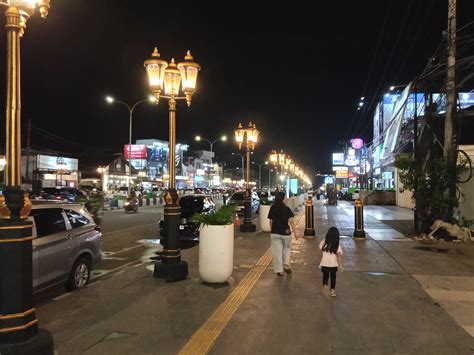 Jalanan Utama Di Kota Balikpapan Semakin Terang Benderang