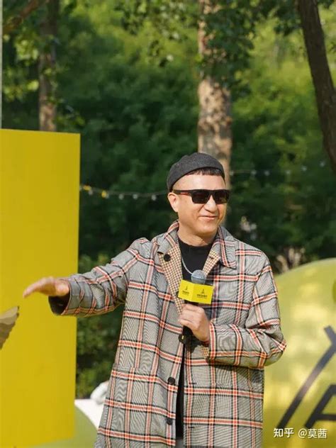 章子怡扎双麻花辫带儿子去了阿那亚，章子怡白t牛仔裤青春如少女 知乎