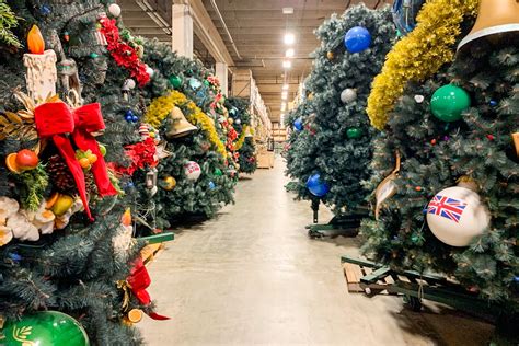Disney Will Transform From Halloween To Christmas Overnight — Look
