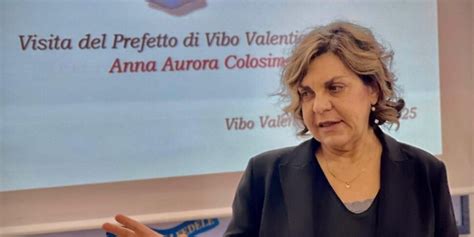 Vibo Il Prefetto Anna Aurora Colosimo In Visita Dai Carabinieri Gazzetta Del Sud
