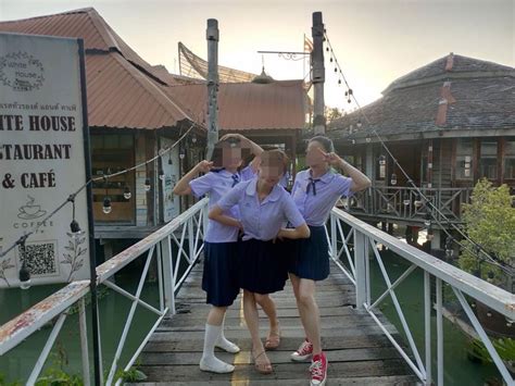 泰国校服“泰”热啦！中国游客穿泰式校服打卡芭提雅景点 泰国头条新闻