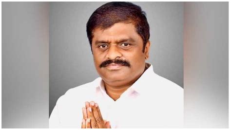 సోనియా గాంధీ కీలక నిర్ణయం దుబ్బాక కాంగ్రెస్ టికెట్ శ్రీనివాసరెడ్డికే రసవత్తరంగా ఉపఎన్నిక