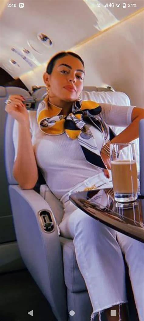 She Like To Show Them Scrolller