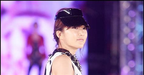 핫팬츠 차림의 건강미 넘치는 바다