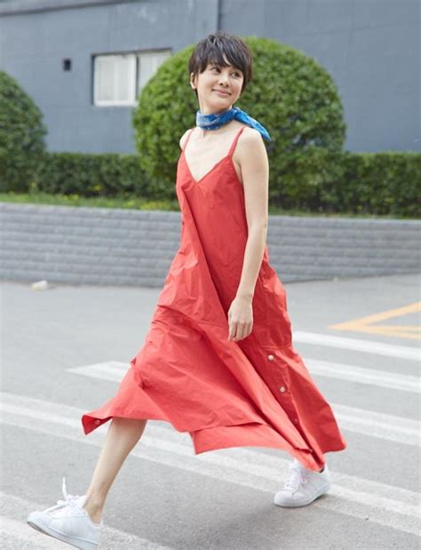 朴樹老婆真是越來越有品味了，穿衣打扮相當有氣質，街拍美不勝收 每日頭條