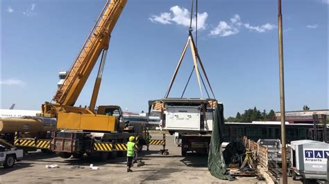 Trepel Champ 140 Scissor High Loader Airport Ground Support Unloading