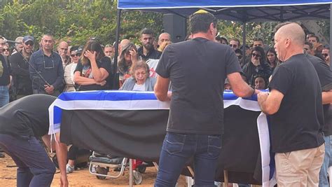 אלון שמריז שנורה בשוגג עי חיילי צהל מובא למנוחות ראית כבר את האור