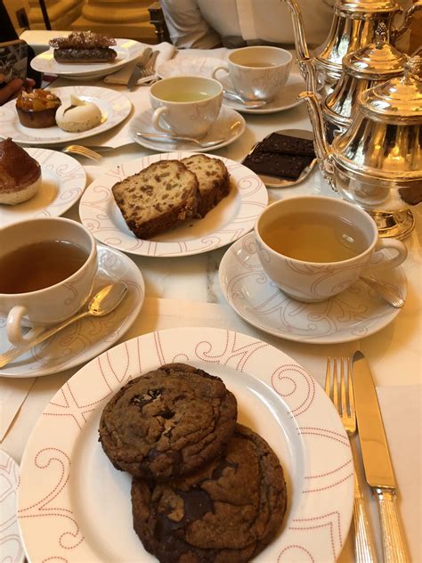 Goûter Au Plaza Athénée Angelo Musa Et Alexandre Dufeu Le Chocolat Dans Tous Nos états