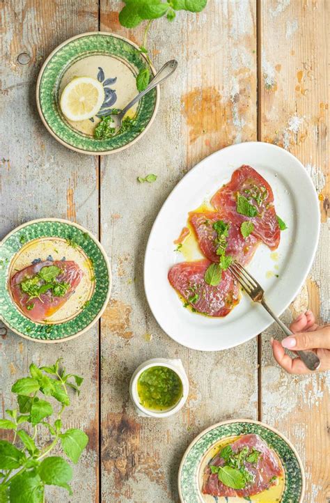 Siciliaanse Tonijn Carpaccio Met Citroen Munt Dressing Recept Voorgerechten Voorgerecht Met