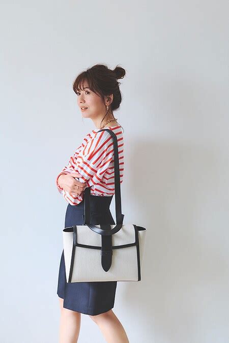 大人のカジュアルコーデを格上げするバッグ。その理由とは？【vasicの4wayキャンバスバッグ】 Mi Mollet Store（ミモレストア）