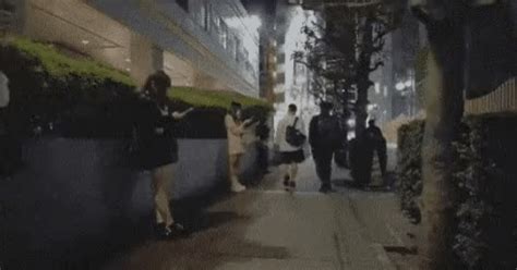 오늘밤 재워주세요” 거리로 나선 경제대국 일본 여성들왜