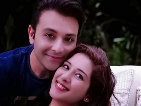 Tv Actress Sameksha Singh Marries Punjabi Singer Shael Oswal In Singapore Families Attend