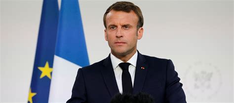 Emmanuel Macron Barbe De 3 Jours Sweat à Capuche Son Improbable Look