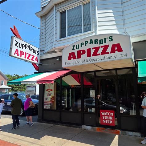 20 Oldest Pizzerias In The Us Keeping Their Historic Kitchens Running