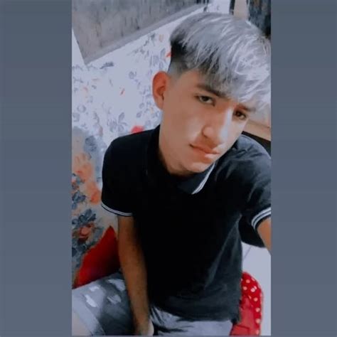 𝒱𝒶𝓁ℯ𝓃𝓉𝒾𝓃 Ojeda Valentinn • Threads Say More